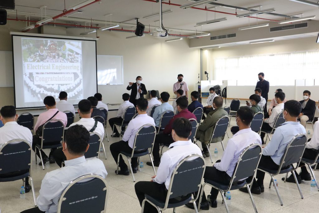 อาจารย์ร่วมแสดงความยินดีและอวยพร บัณฑิตปี 2562 – สาขาวิชาวิศวกรรมไฟฟ้า